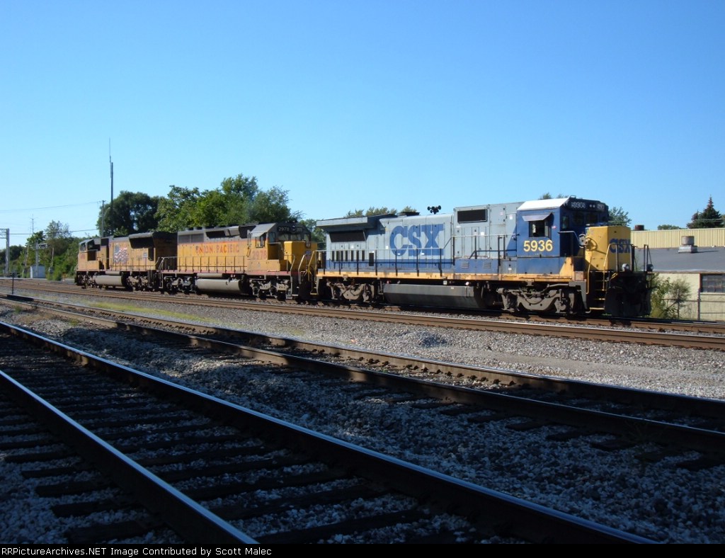 UP 4916 & 2978 & CSX 5936